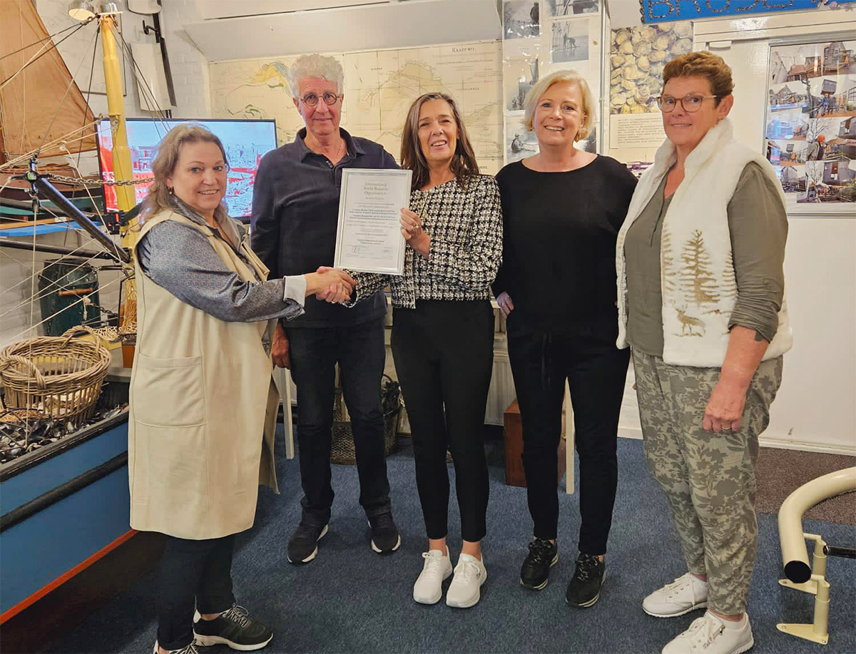 Het officiële Guinness Wereldrecord langste mosseltafel - Bru.nu